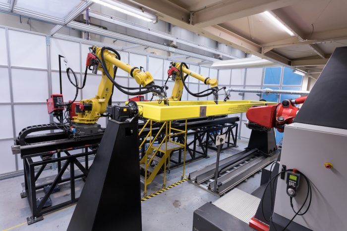 This Huge Hybrid Manufacturing Machine is Ready to Start 3D Printing ...
